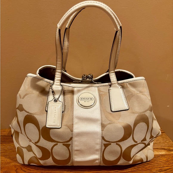 Coach | Bags | Coach Beige Signature Canvas Patent Leather Kisslock ...